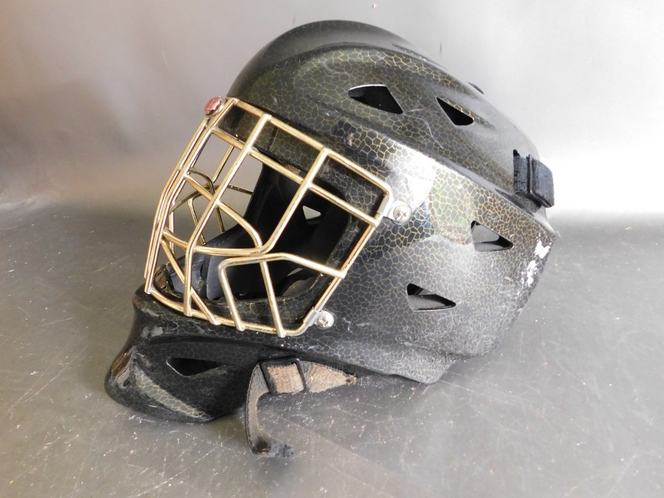 PREOWNED,ITECH SR BLACK AND GOLD ,HOCKEY GOALIE MASK,VERY GOOD CAGE, | eBay