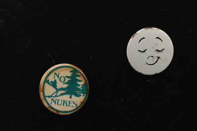 VINTAGE 2 PCS MINI PIN-BACK BUTTONS NO NUKES ANTI-ATLANTIC POWER ...
