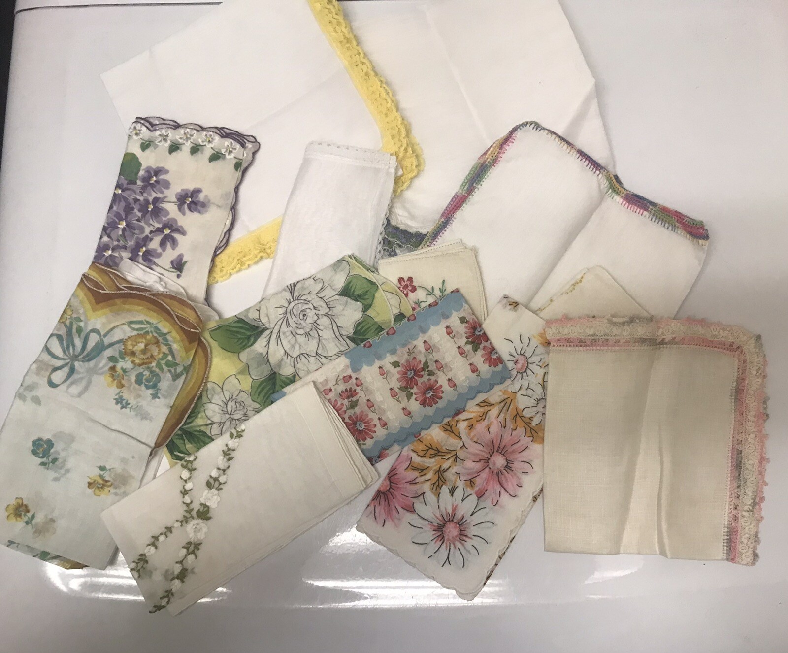 14 VINTAGE HANKIES Lot FLORAL Round BALLERINA Embroid… - Gem
