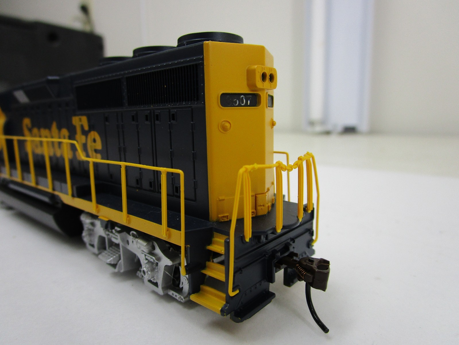 Bachmann HO Scale EMD GP40 Locomotive Train Diesel Santa Fe Flyer DCC ...