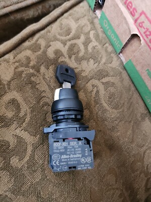 Allen Bradley 800F-X01 2 Position Maintained Key Selector Ser. A 800F ...
