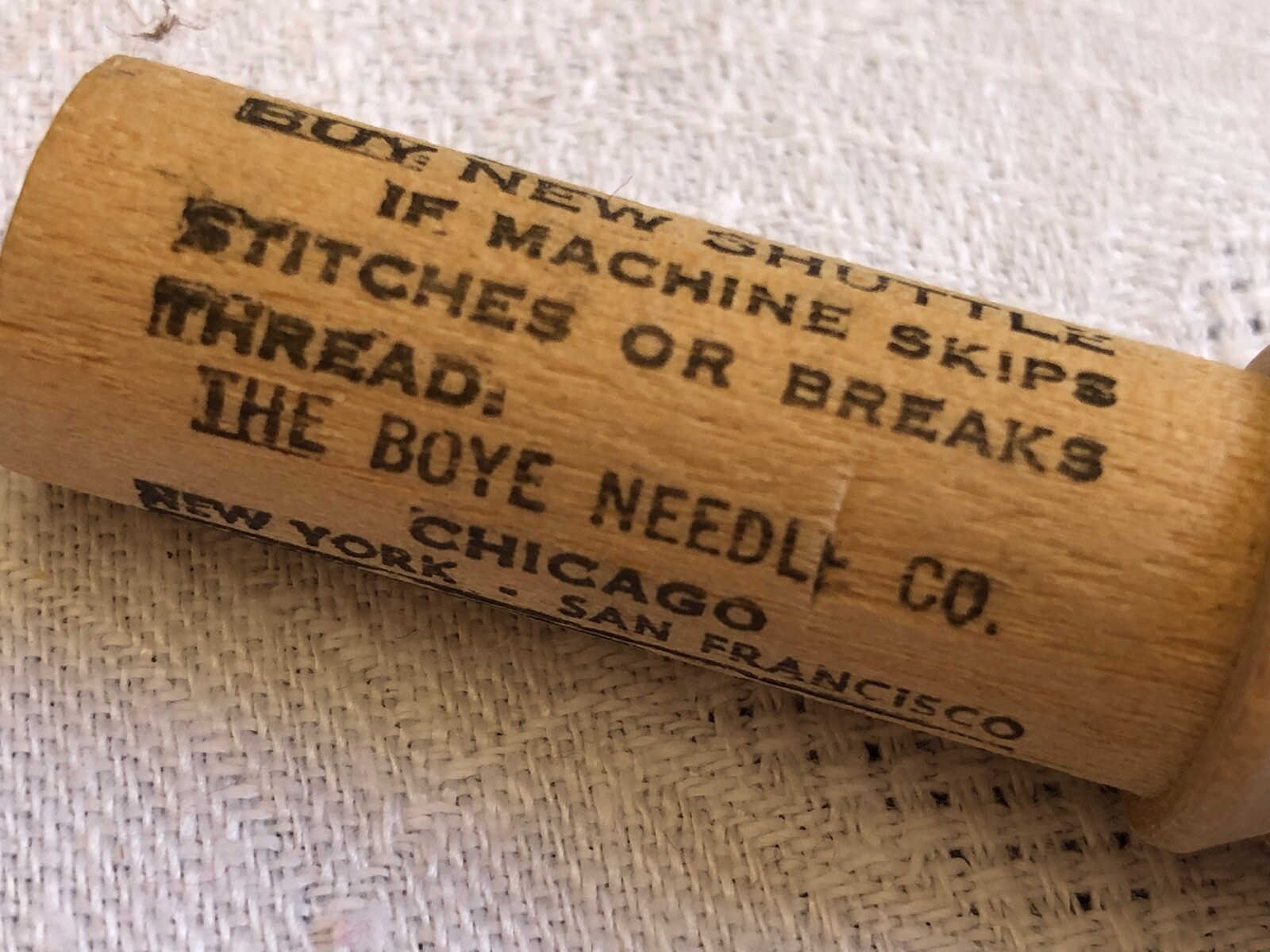 VTG THE BOYE BRAND NEEDLE CO. CHICAGO WOOD CANISTER & 5 MACHINE NEEDLES ...