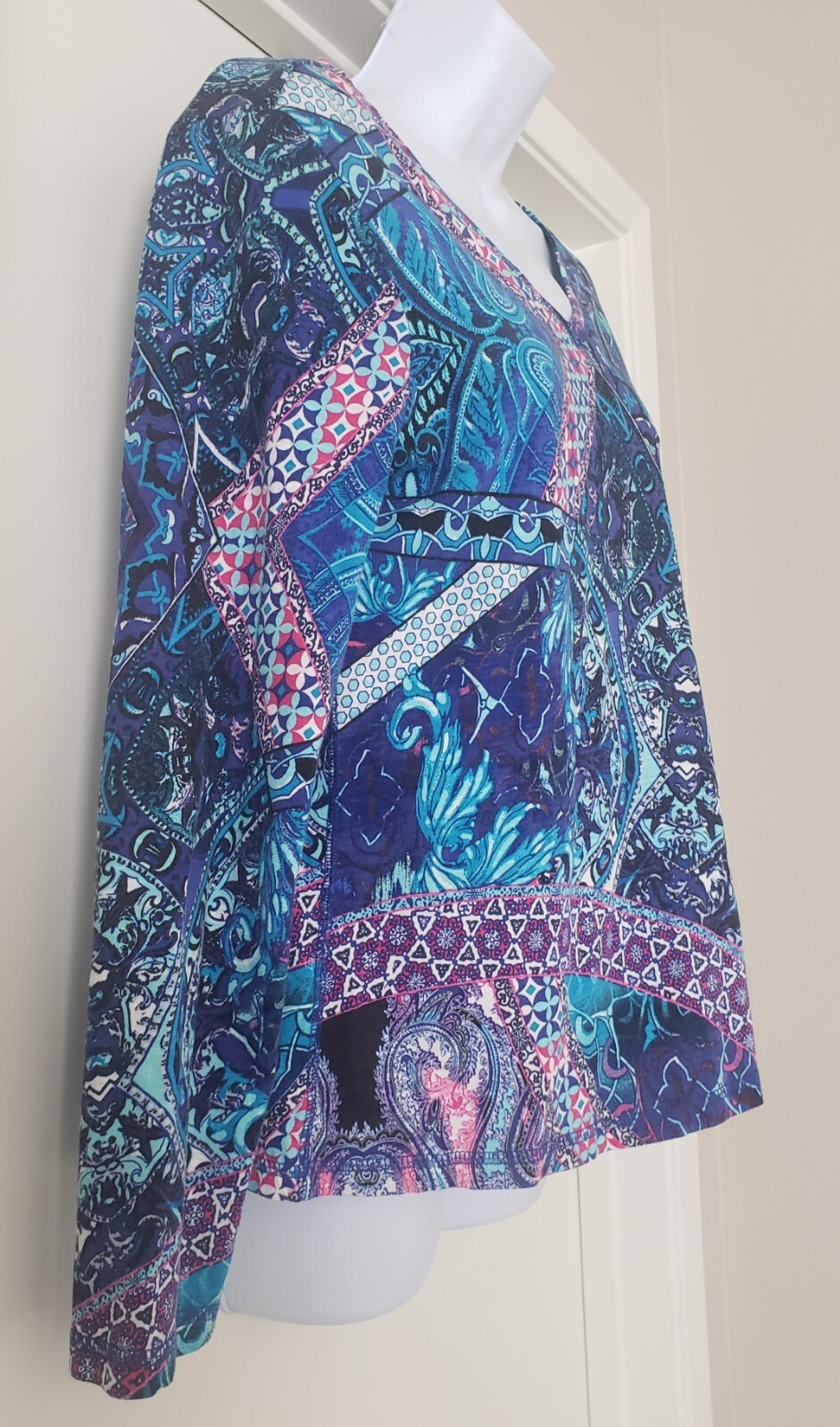 Weekends by Chico's Top T-Shirt Sz 1 Soft Stretch Tee V-Neck Cotton ...