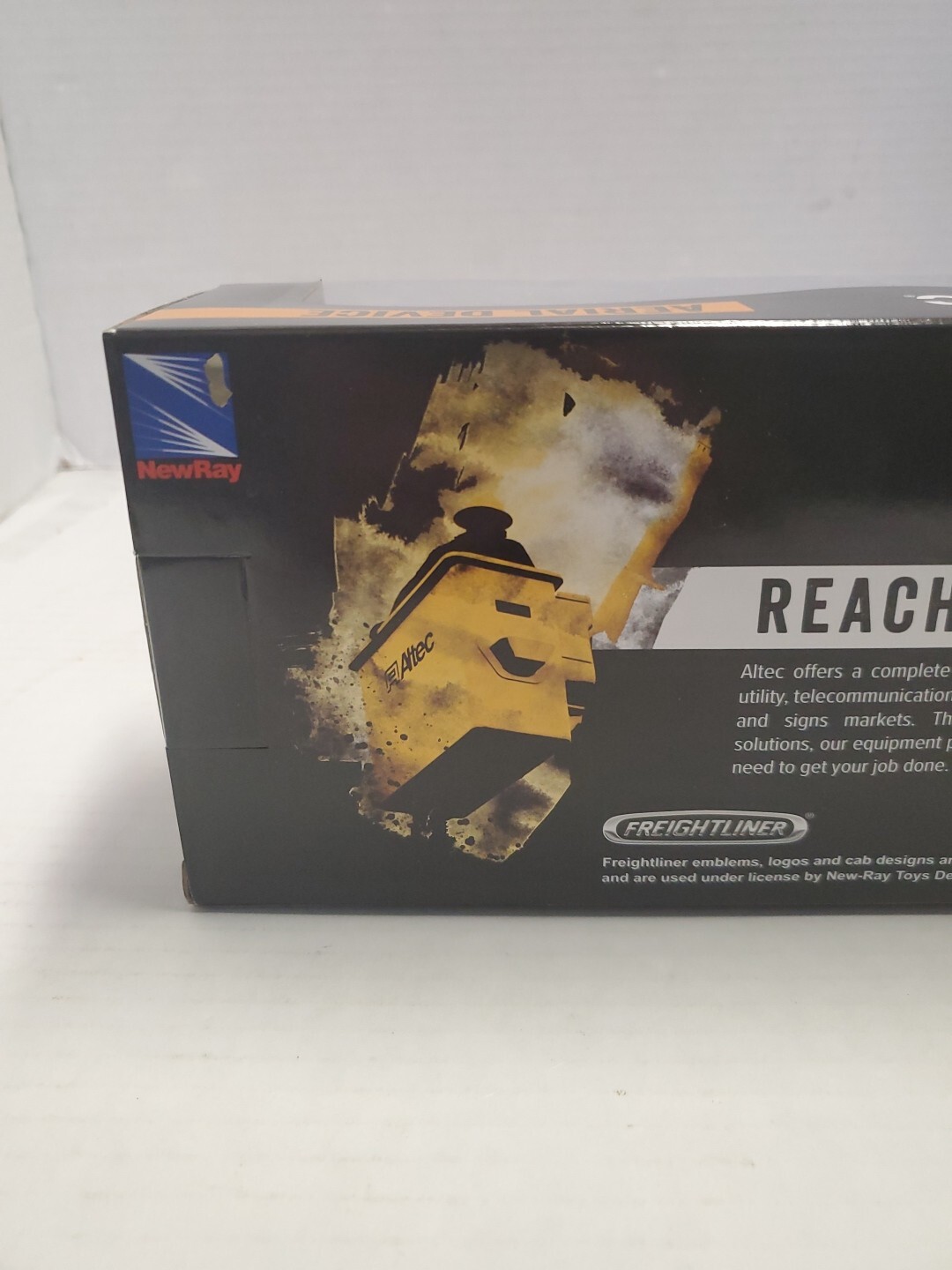 New Ray 1:43 Diecast Altec Freightliner High Line Bucket Truck Aerial ...