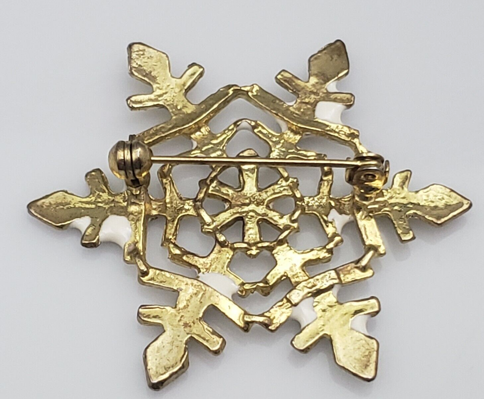 Snowflake Christmas Holiday Brooch Pin White Enamel Gold Tone Metal ...