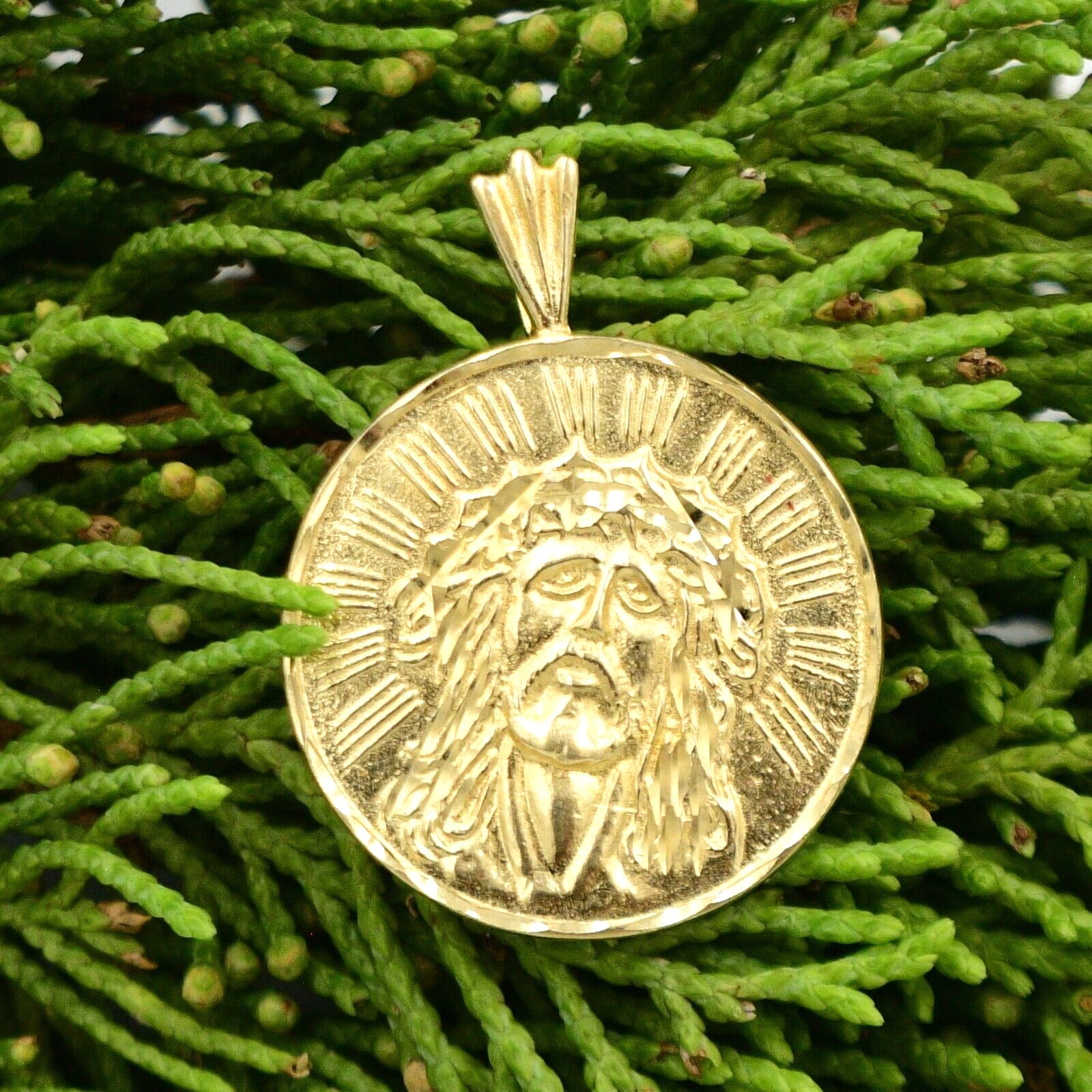 14k Yellow Gold Jesus Religious Dangle/Drop Pendant - Gem