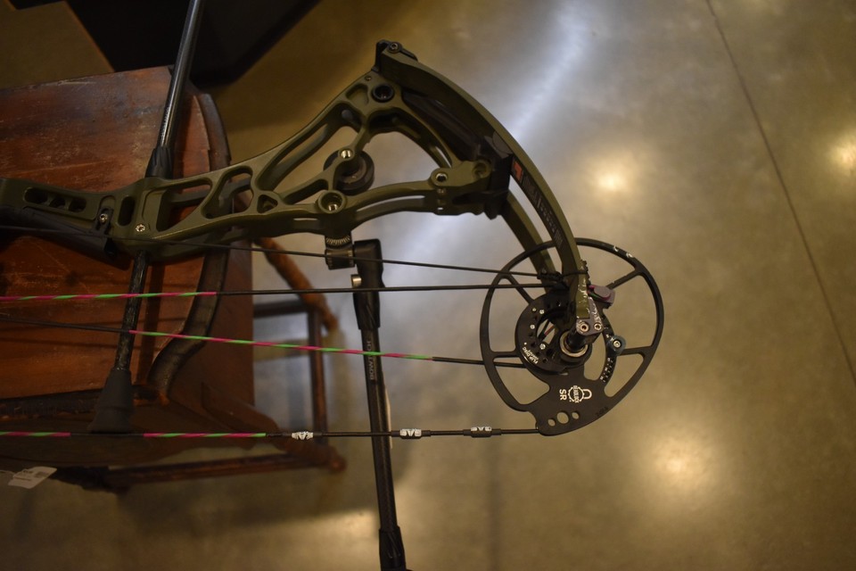 Bowtech Core SR RH 70Lbs draw 25-30" Draw length Compound Bow | eBay