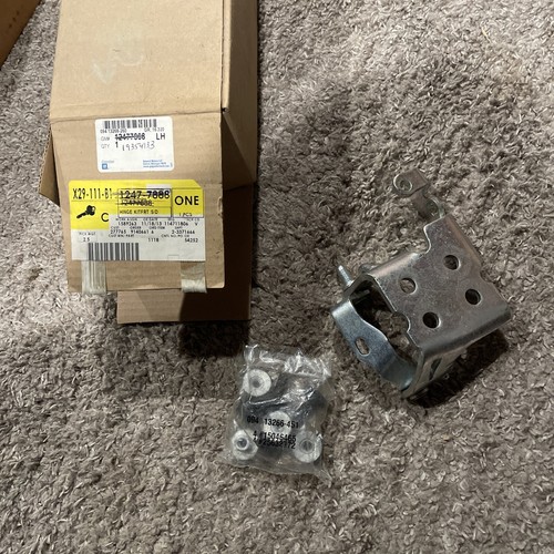 GM Driver Side Door Hinge Kit 1999-2007 Chevy GMC Cadillac 12477888 ...