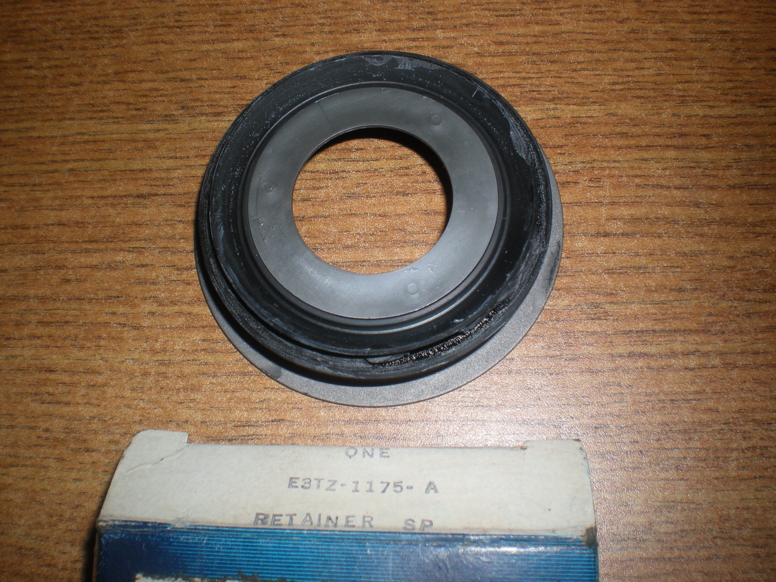 NOS 1984 - 1990 FORD BRONCO II FRONT WHEEL GREASE RETAINER E3TZ-1175-A ...
