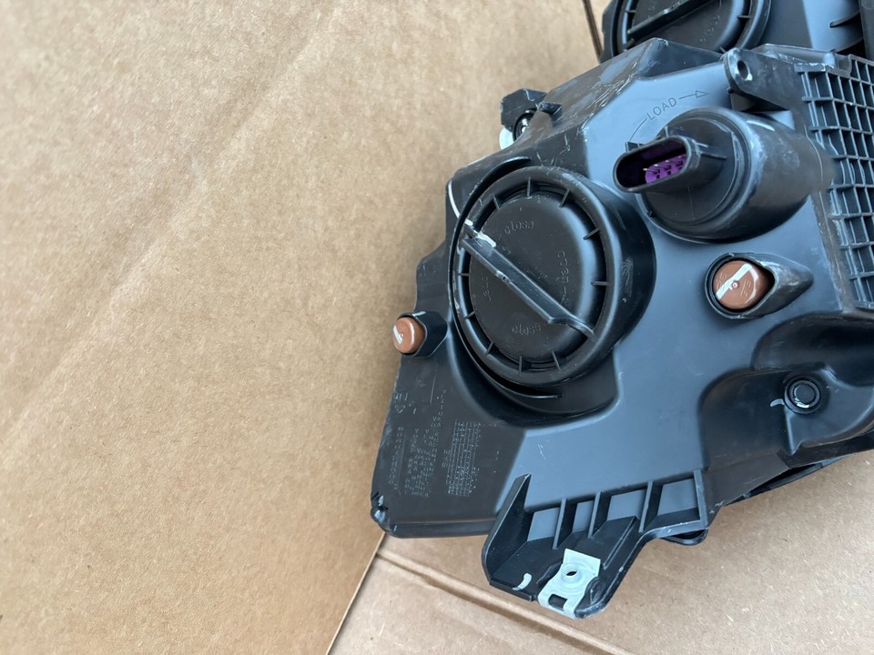 2017-2020 Chrysler Pacifica Left Driver Side Halogen Headlight OEM ...