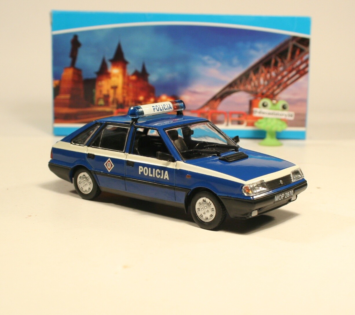 1:43 Police Milicia Polonez 1500 Caro LADA Warszawa Ambulance USSR ...