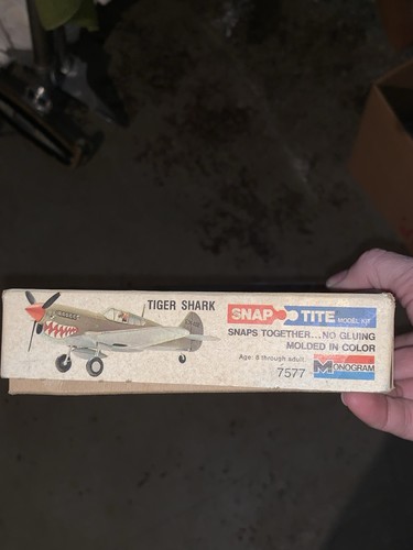 VINTAGE MONOGRAM SNAP TITE MODEL KIT - TIGER SHARK WITH 7" WINGSPAN ...