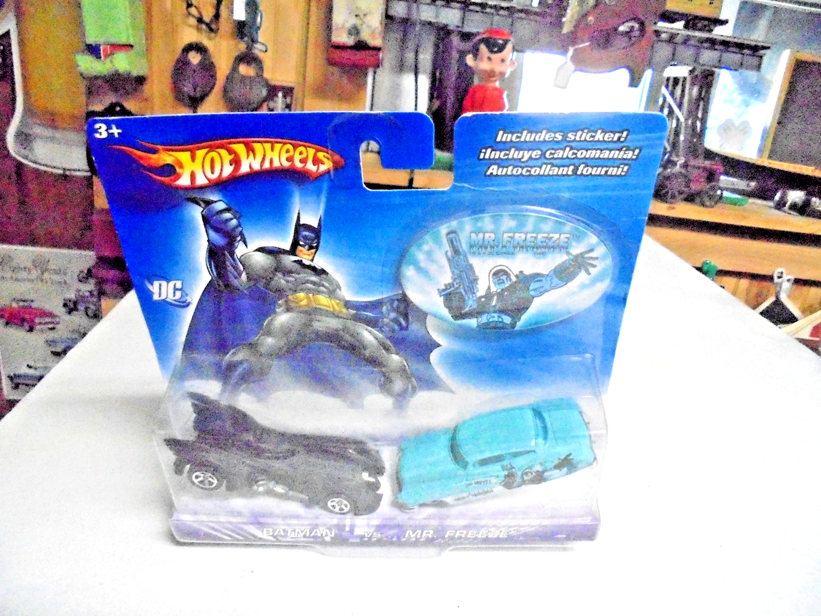 Hot Wheels Batman vs. Mr. Freeze Batmobile & Tail Dragger 2-Pack 1:64 ...