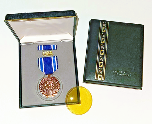 Vietnam 1972 Easter Offensive Medal & Ribbon in Small Plastic Display ...