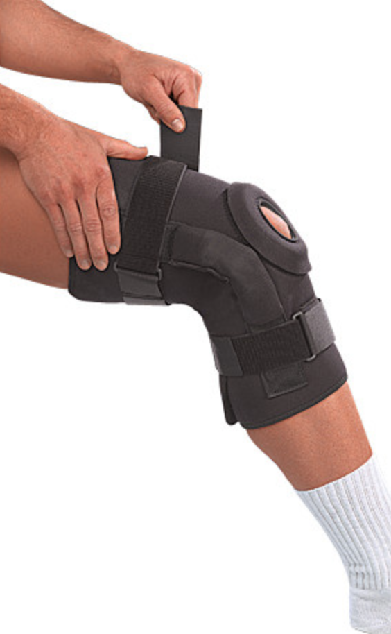 Mueller PRO-LEVEL Triaxial Hinged Knee Brace Deluxe, Medial/Lateral ...