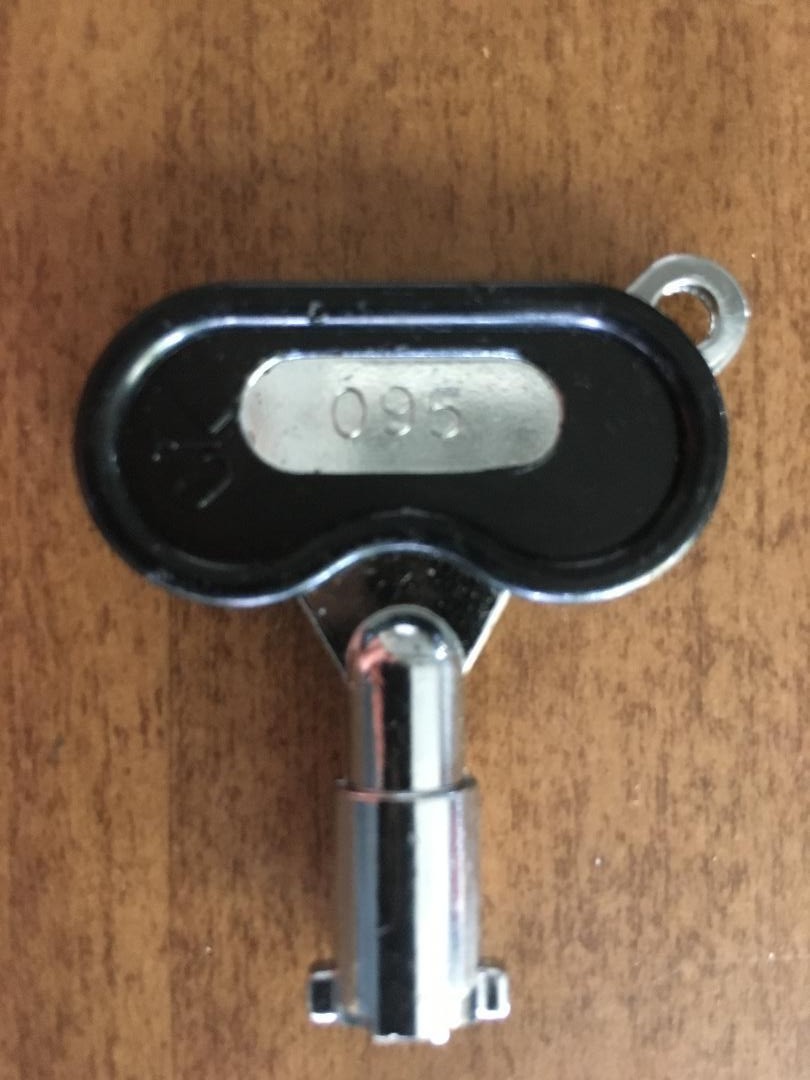 OEM PACHISLO SLOT MACHINE DOOR KEY # 095 for Sammy, Rodeo, Aristocat ...