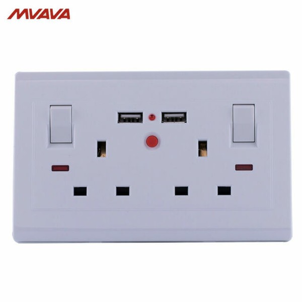 Triple Wall Plug Socket 3 Gang Switched Mains 13 Amp Electrical Outlet ...