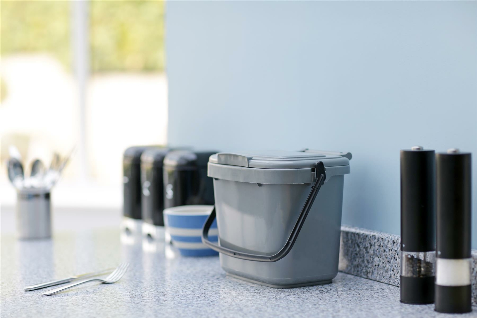 23 Litre Large Compost Caddy/Kerbside Bin - Blue & 5L Kitchen Caddy ...