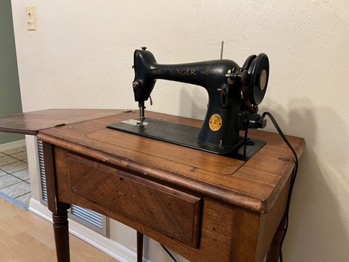 MINT Vintage SINGER 15-91 Sewing Machine In Hideaway Wood Table | eBay