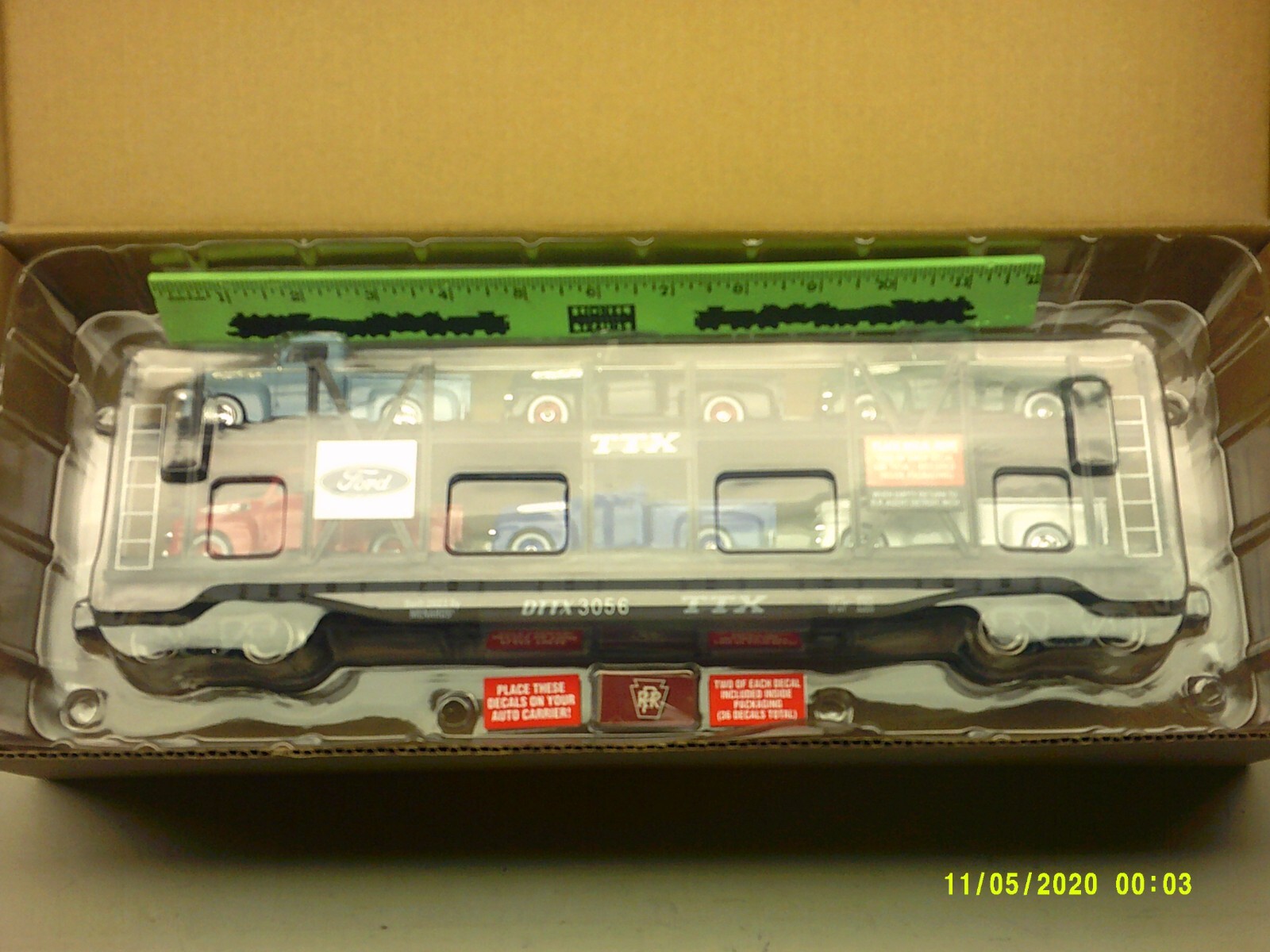 Menards ~ 14-3/4" Bi-level TTX auto carrier with interchangeable road ...