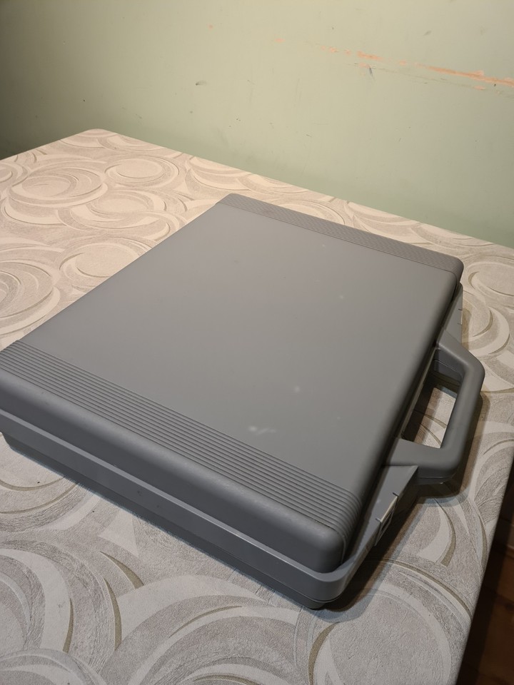 Nintendo NES Grey Console with 2 Controllers, Game and Official Case ...