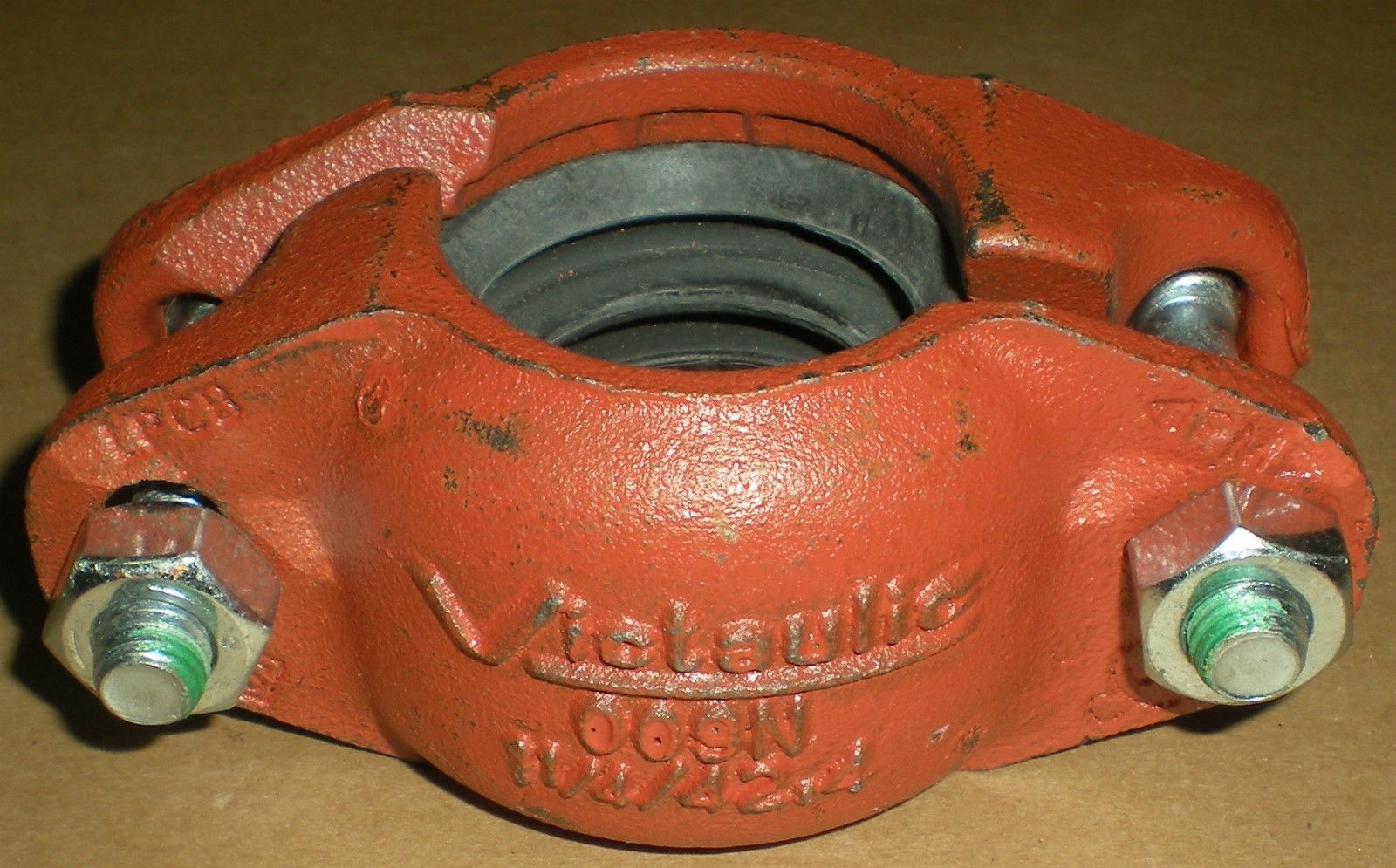 VICTAULIC PIPE FITTING FIRELOCK EZ RIGID COUPLING 009 - 1-1/4" OR 42 ...