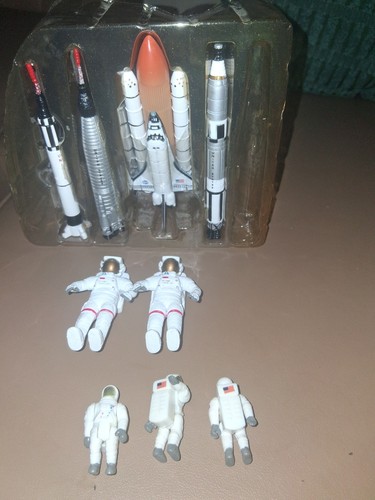 NASA Space Rocket & Astronaut Figurine Set – 4 Rockets + 5 Astronauts ...
