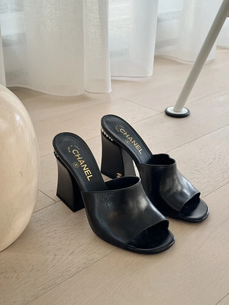 CHANEL 2022 Interlocking CC Logo Slides (SIZE 39) | eBay CHANEL 2022 Interlocking CC Logo Slides (SIZE 39) | eBay