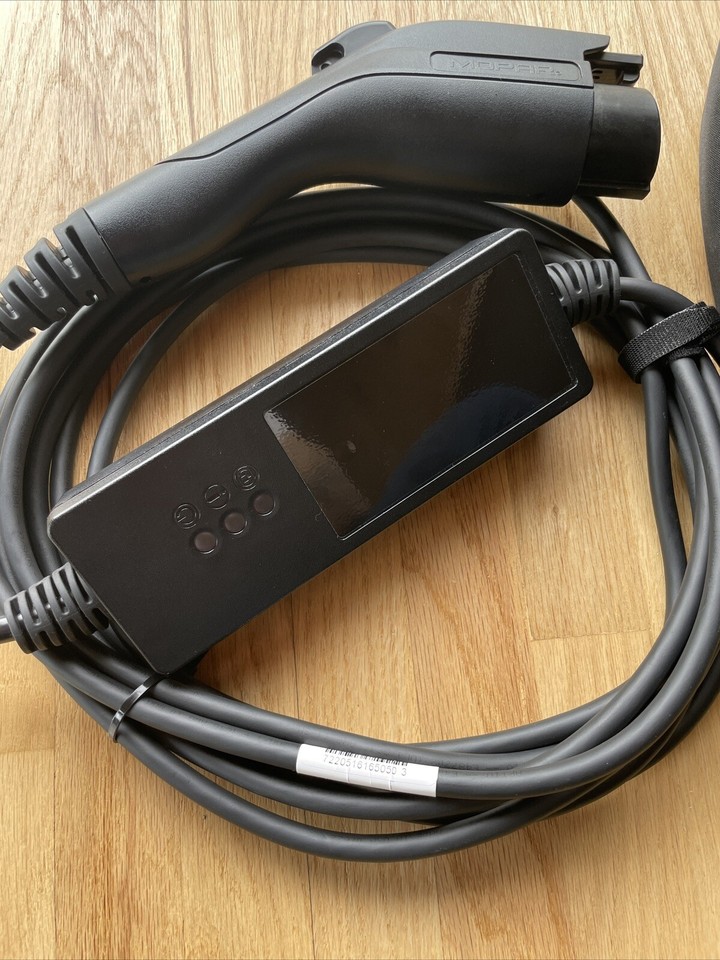 Alfa Romeo Tonale Charger PHEV Plug in electric car EV charging cable ...