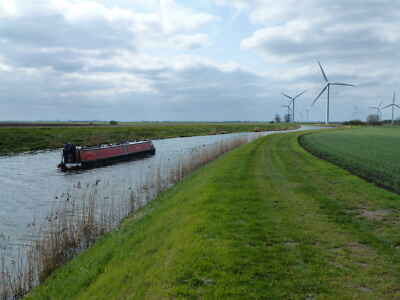 Photo 6x4 Boating in The Fens A narrow boat on The River Nene (old ...