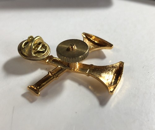 Two Bugles Crossed Battalion Chief Captain Hat Badge Firefighter Fire ...