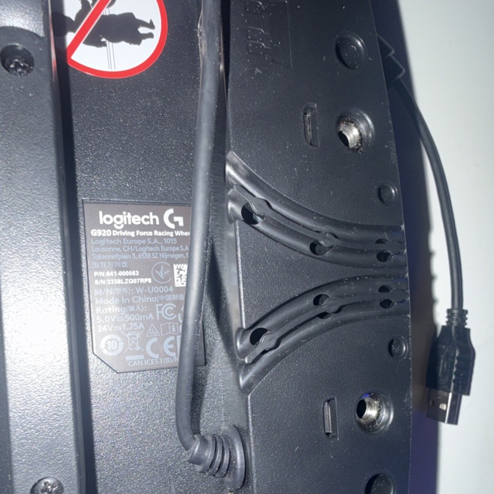 Logitech G920 Driving Force Racing Wheel for Xbox One and PC (841 ...