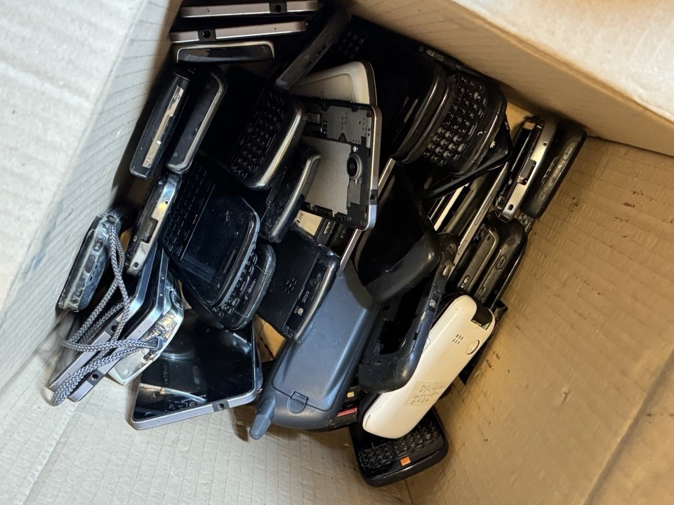Job Lot Mobile Phones Gold Recovery Untested Faulty Damage Not Working ...