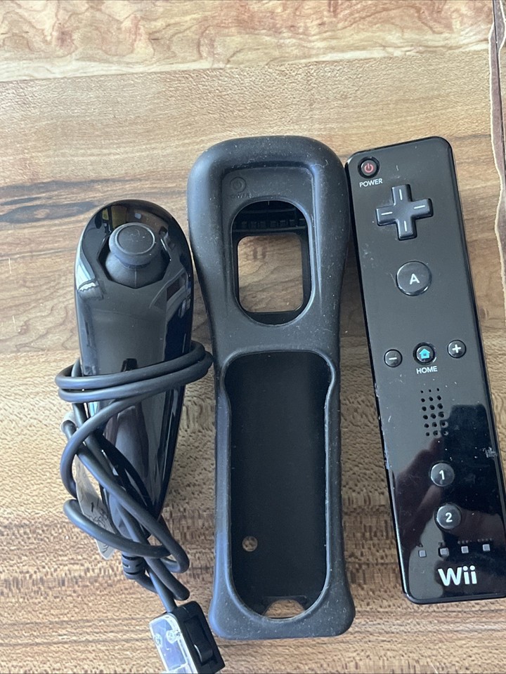 Official OEM Nintendo Wii Remote Black with Nunchuck and Sleeve RVL-003 ...