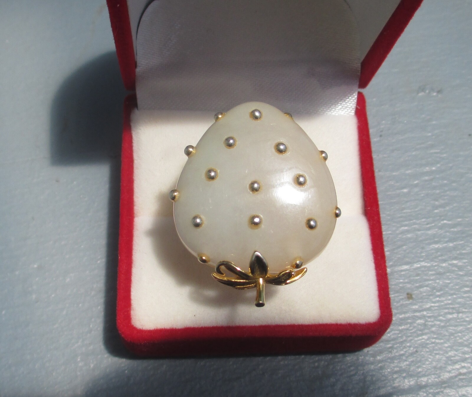 BOLD WHITE JADE STRAWBERRY RING GOLD OVER SILVER SIZ… - Gem