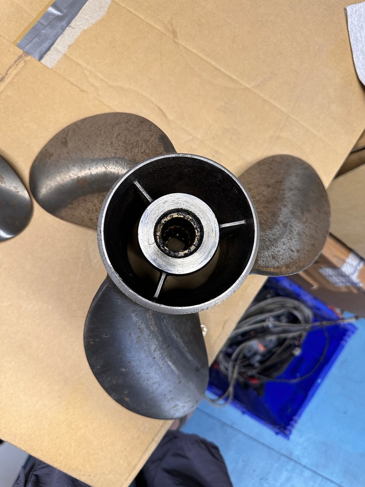 Yamaha Saltwater Series 2 21-TL-15 LH Propeller | OE