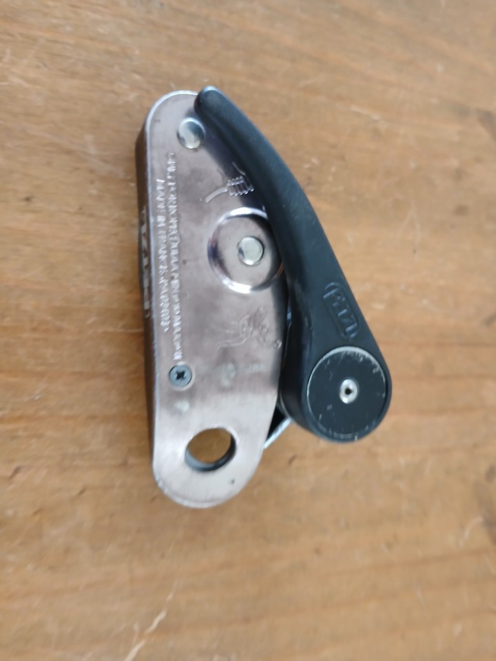 Petzl Gri Gri Belay Device Climbing Mountaineering Climb Caving trad 3 ...