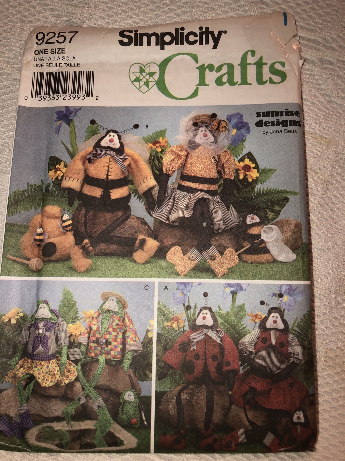 Simplicity Crafts 9257 Sewing Pattern Garden Friends and Clothes for ...