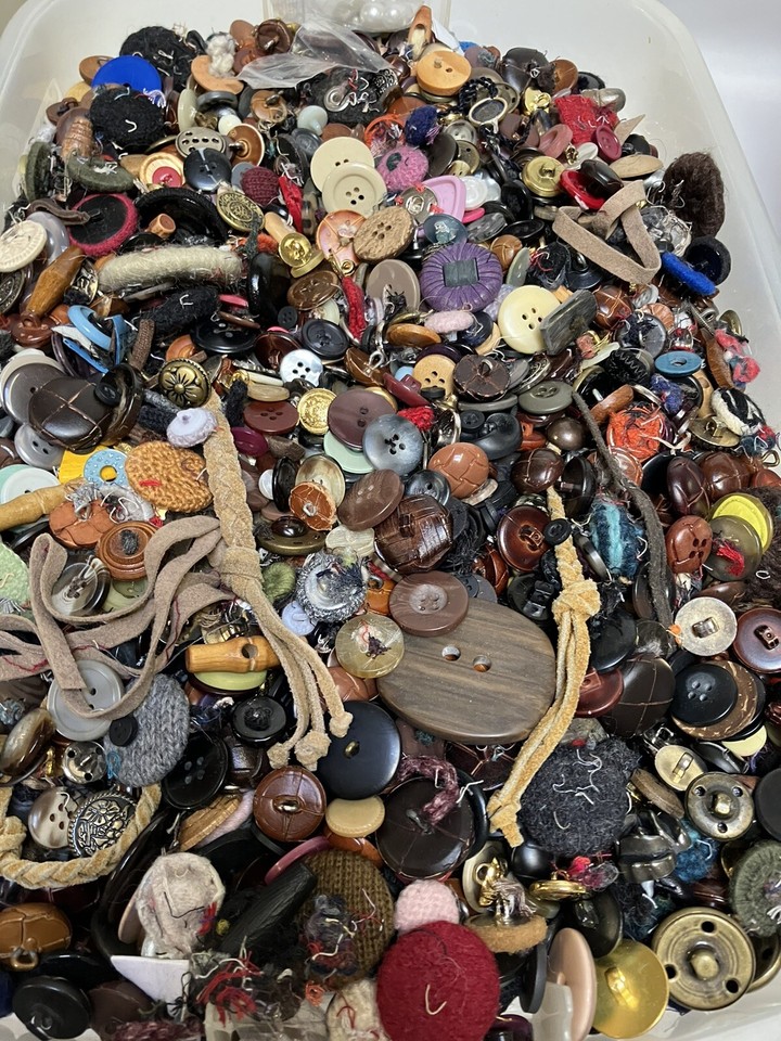 Random one pound lot of Upcycled Buttons plastic, Metal, wood, all ...