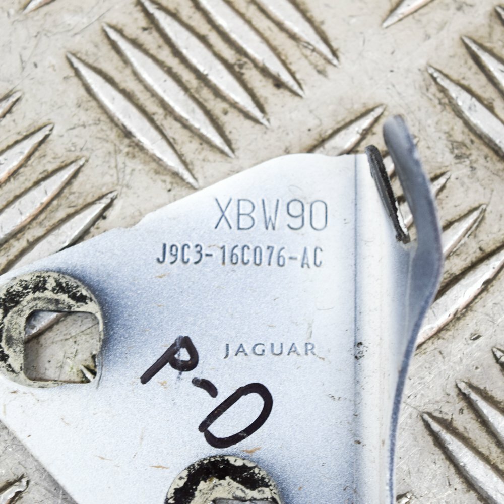 JAGUAR E-PACE X540 Front Right Wing Bracket J9C3-16C076-AC 2.0D 110kw ...