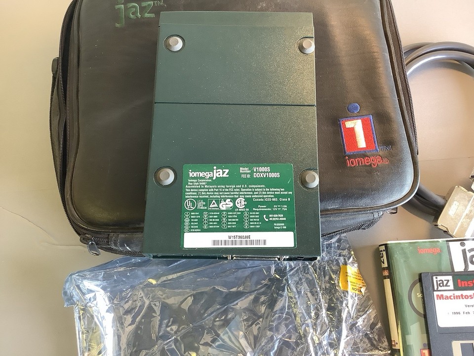 Iomega V1000S External 1GB Jaz Drive SCSI Drive W Bag/ Soft Case ...