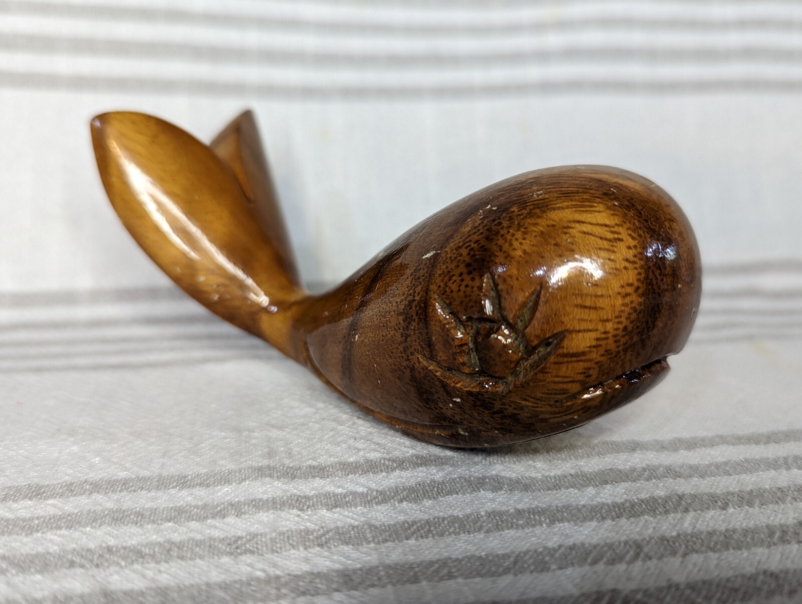 Vintage MCM Monkey Pod Wood Carved Whale Figurine Waikiki Woods Hawaii ...