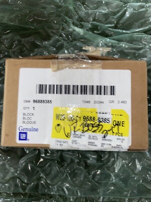 GM 96889385 Fuse Block | Black | General Motors