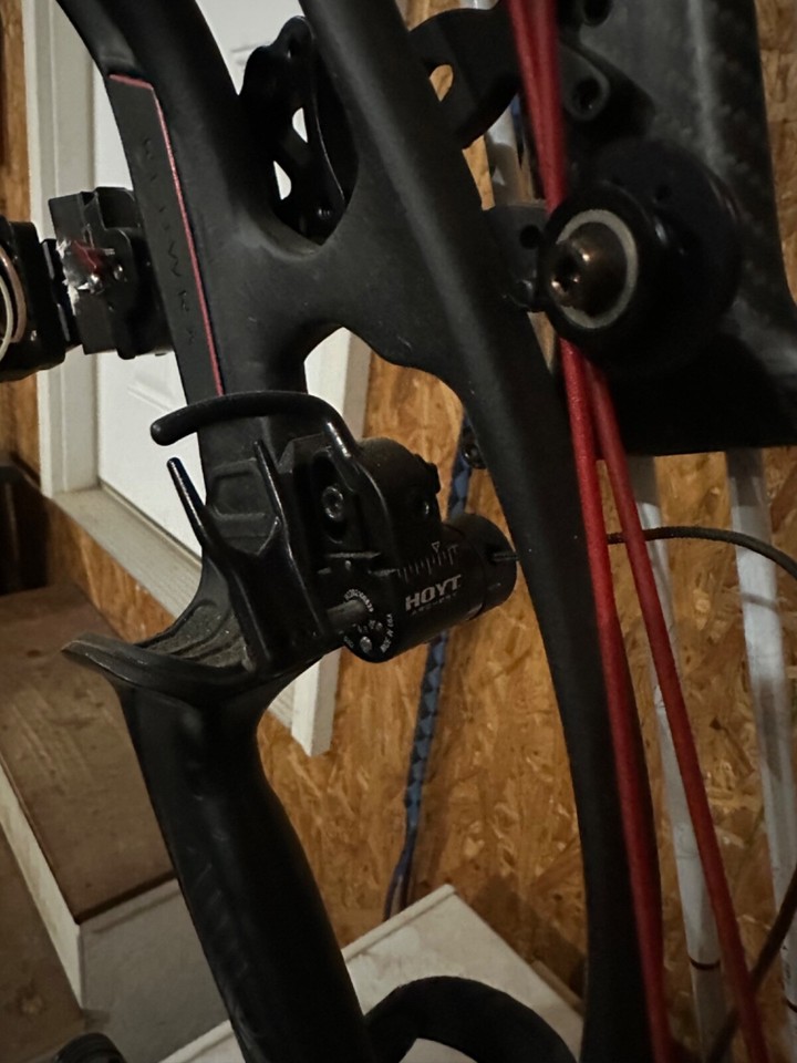 Hoyt RX5 Ultra Black and loaded in great condition. | eBay