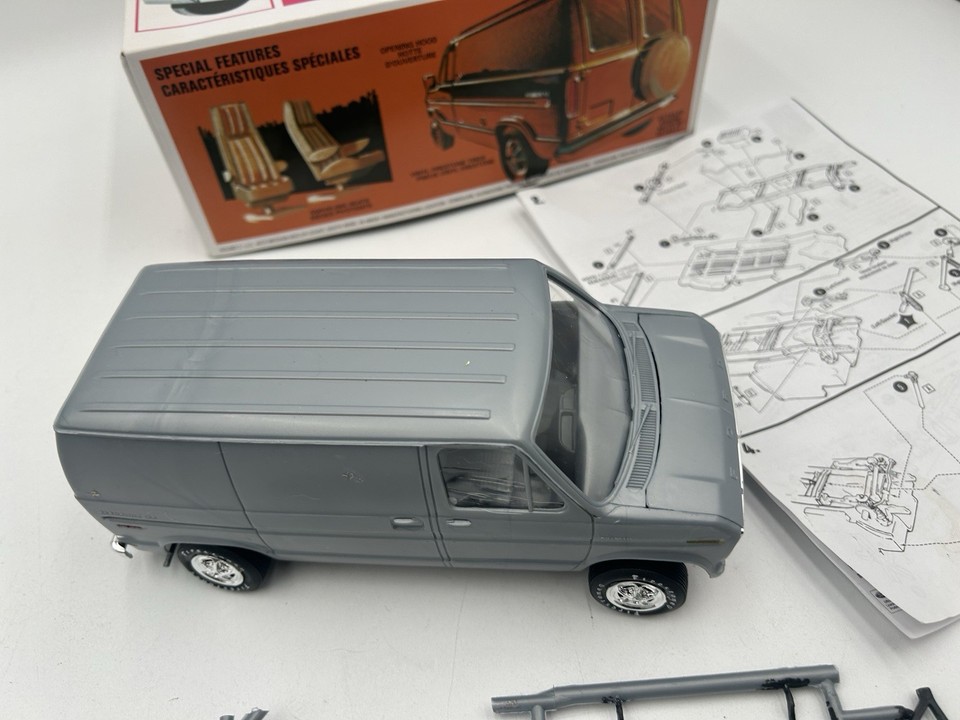 AMT 1108 '77 Ford "Cruising Van" model kit Built | eBay