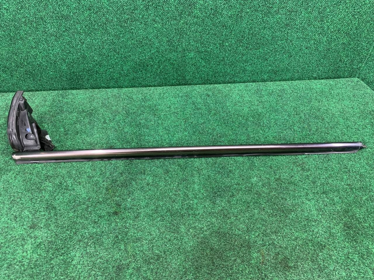 🛑 2003-2012 Mercedes R230 SL550 Door Window Weather Seal Molding Front ...