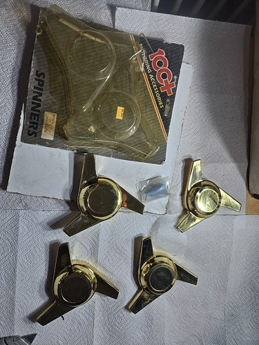 VINTAGE NOS SPINNER CENTER CAPS 3 Bar Spinner Tri Bar GOLD HOT/RAT ROD ...