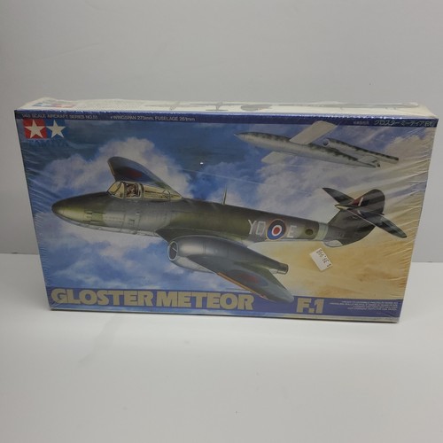 1997 Tamiya British Gloster Meteor F1 Fighter 1/48 Scale Airplane Model ...