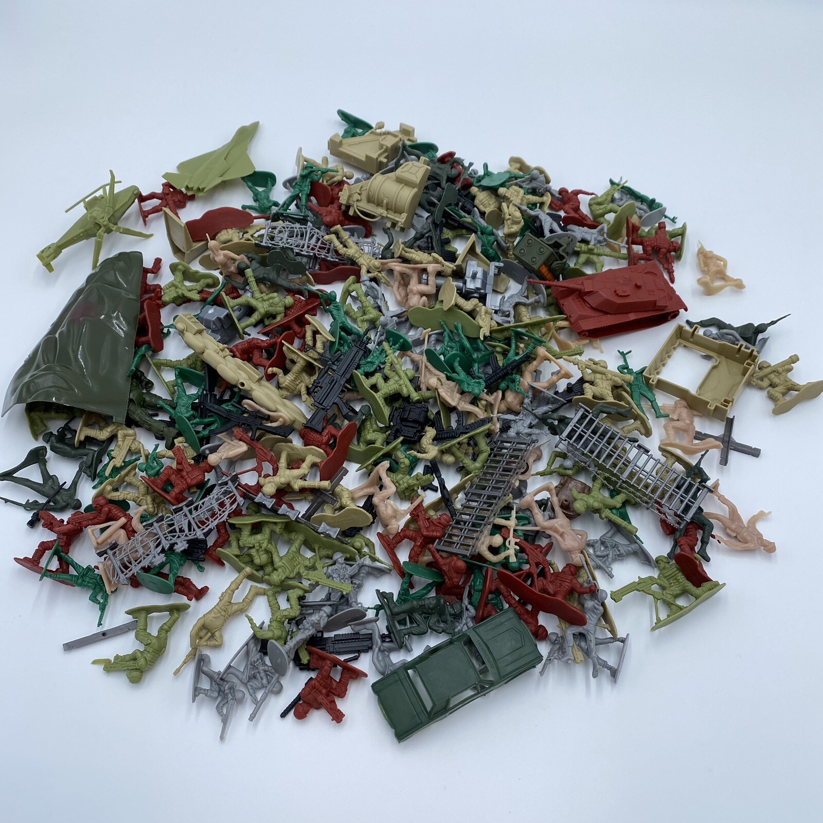 Huge Mixed Lot of Plastic Army Men Toy Soldiers 2015 Lanard Bucket ...