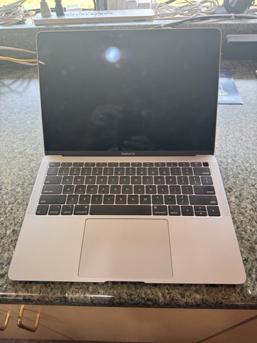 Apple A1932 MacBook Air Retina 13" Dual Core i5 1.6GHz 8GB RAM 256GB ...